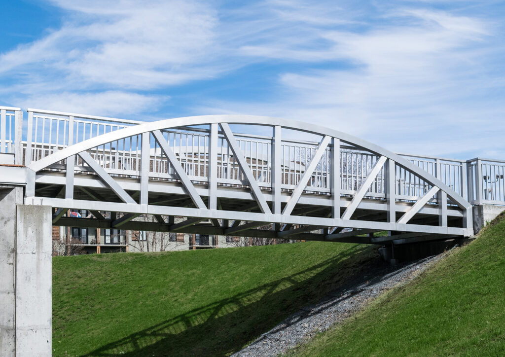 St-Martin School Custom Pedestrian Bridge Project | MAADI