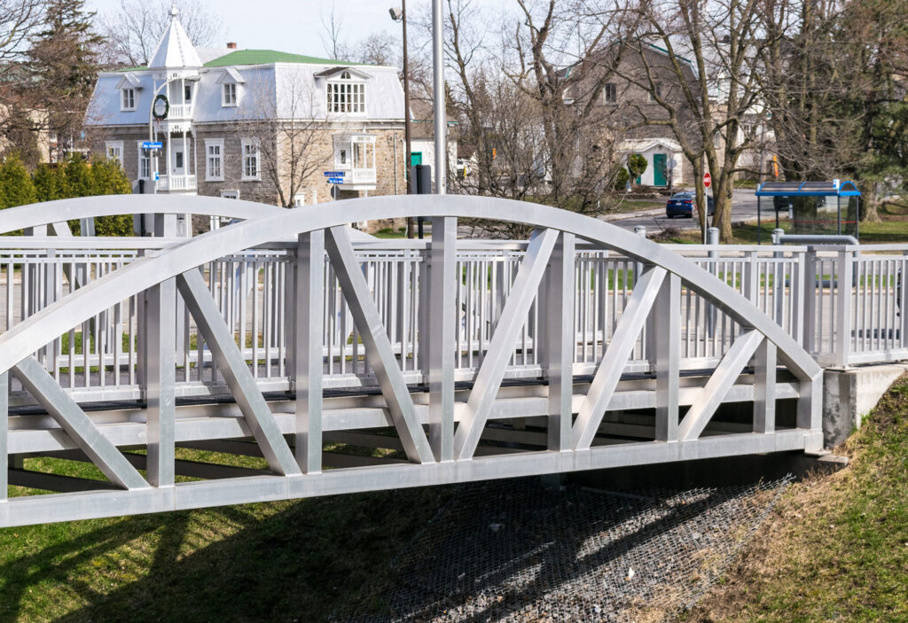St-Martin School Custom Pedestrian Bridge Project | MAADI